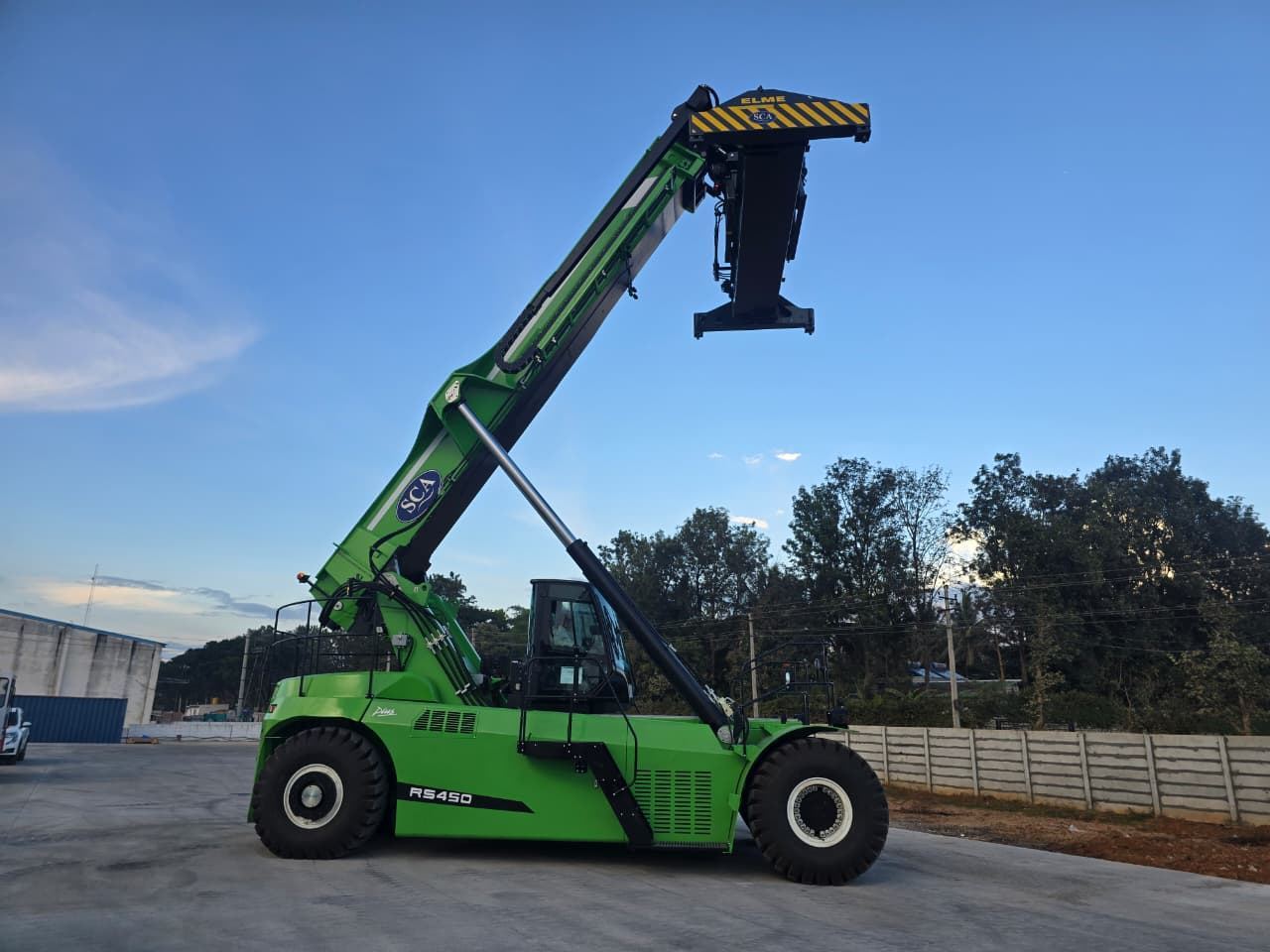 Electric ReachStacker - AE Series | SCA Heavy Equipment
